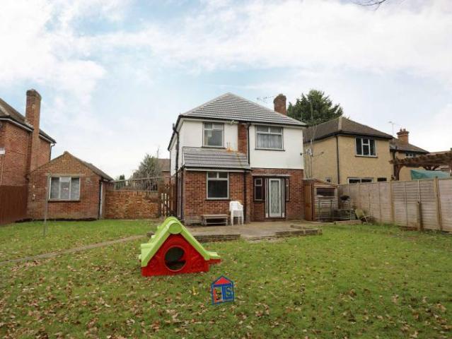 House For Rent Radnor Way, Langley, Berkshire