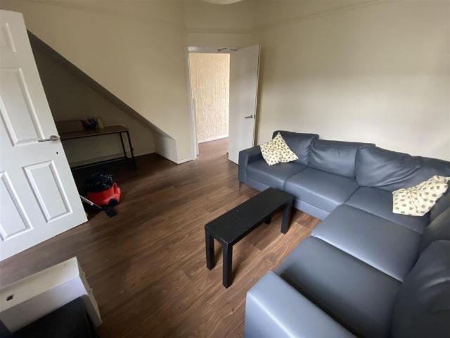 House For Rent Raymond Terrace, Pontypridd