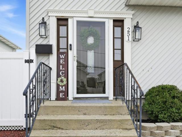 house Freeport NY ES100711804