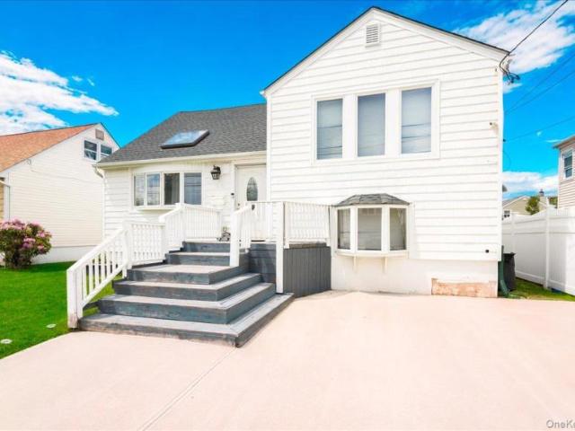 house Freeport NY ES102846069