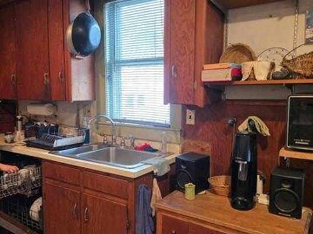 house Hallowell ME ES103438300
