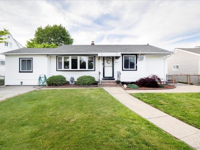 house Hicksville NY DS102715956