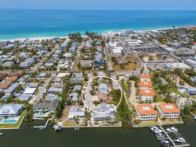 house Holmes Beach FL DS102396563