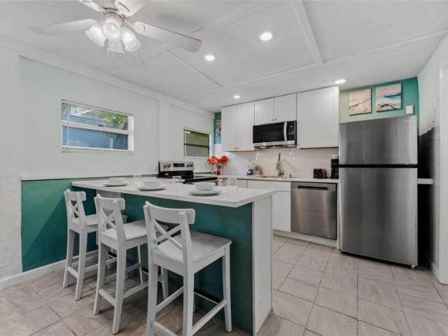 house Holmes Beach FL DS102396111