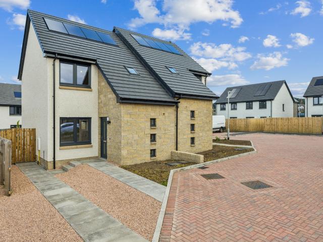 house in 7 Quoich Avenue, Crieff, PH7 3FN