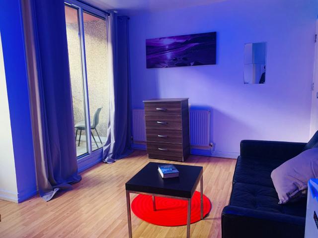 house in 89AL RM2 Alpha Grove| Isle of Dogs | London | E14 8PG