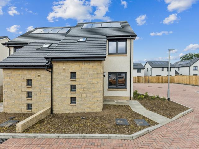 house in 9 Quoich Avenuve, Perthshire, Crieff, PH7 3FN