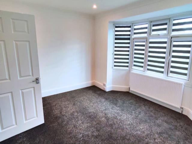 house in 10 Front St, Glass Houghton, Castleford, WF10 4QB