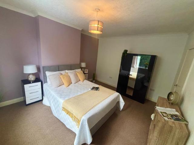 house in 10 Station Parade, LS5 3HG