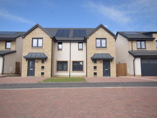 house in 15 Quoich Ave, Crieff, PH7 3FN