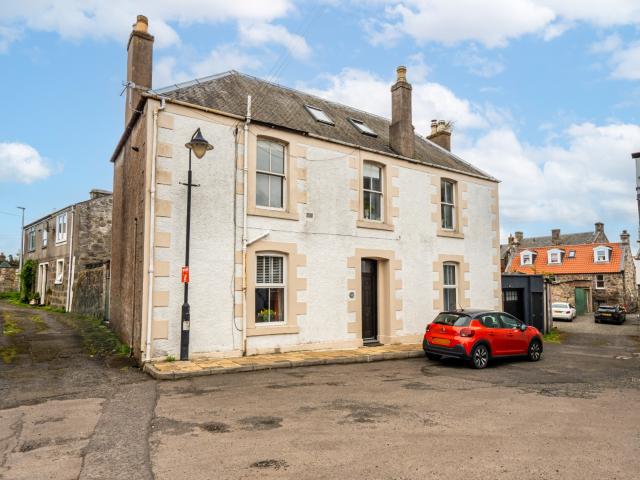 house in 2 Paradise Lane, Kincardine, FK10 4LR