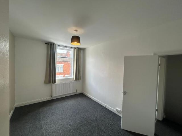 house in 31 Longroyd Grove, LS11 5HF