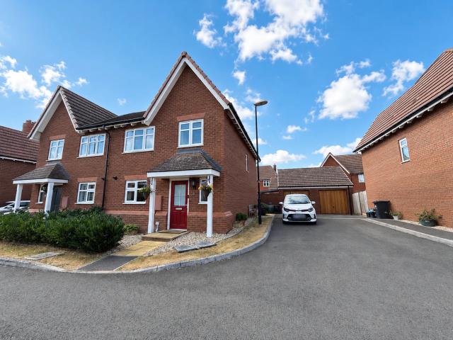 house in TADPOLE GARDEN VILLAGE