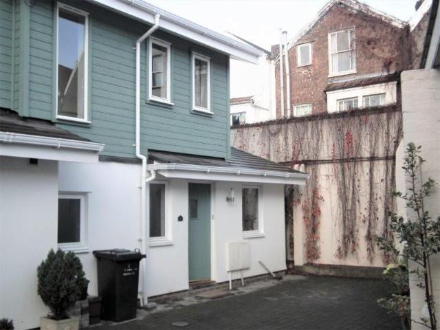 house in The Courtyard, 59a Alma Road, Clifton, Bristol, BS8 2DE Abode