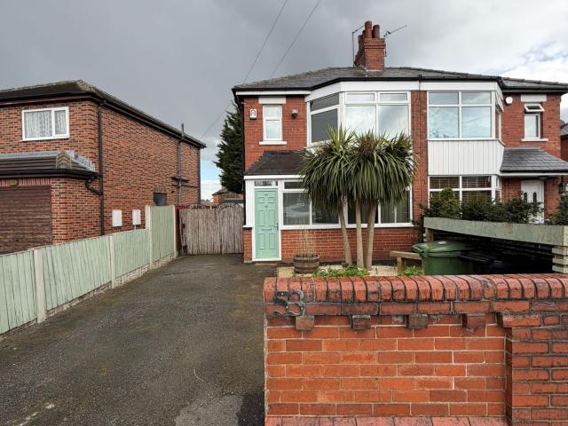 house in The Oval, Leeds, LS14