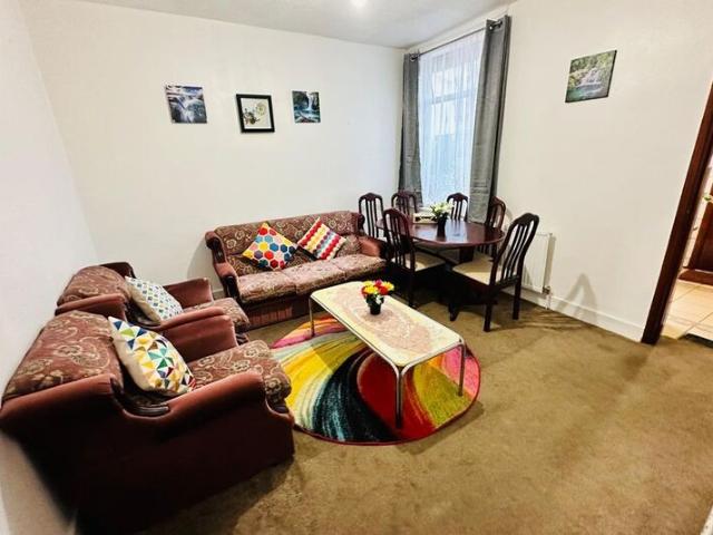 house in Townsend Road, Southall, UB1 1HD