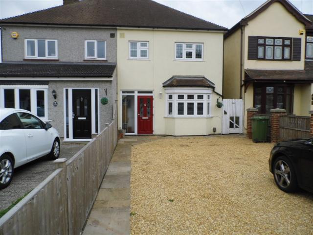 house in Upminster Road North, Rainham, Essex, RM13 9RZ