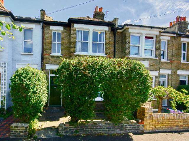 house in Vernon Avenue, Raynes Park, SW20 8BW