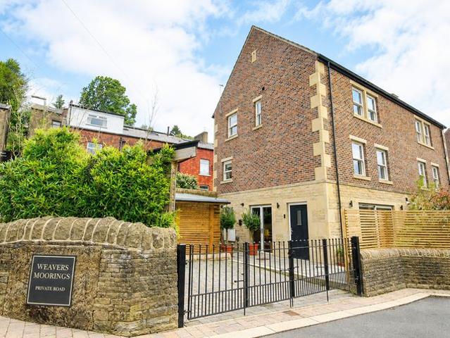 house in Weavers Moorings, Todmorden, OL14