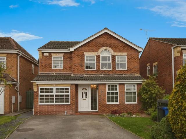 house in West Croft Court, Inkersall, Chesterfield, S43