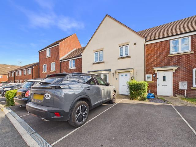 house in Wharfside Close, Hempsted, GL2