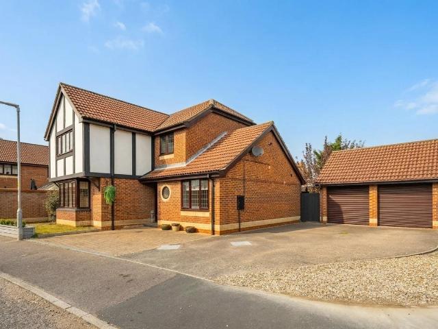 house in Winners Walk, Drayton