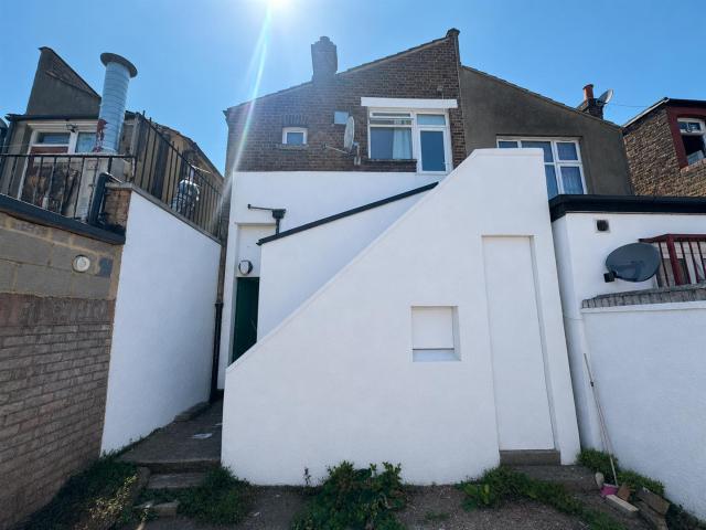 House In Beehive Lane, Ilford Ig1