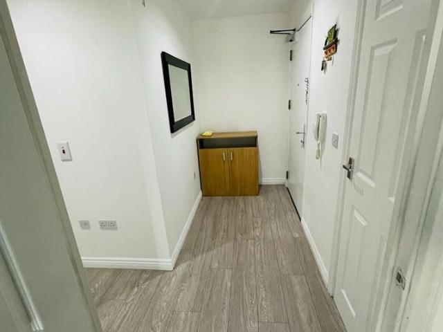 house in Blackburn Way, Hounslow, TW4 5AH