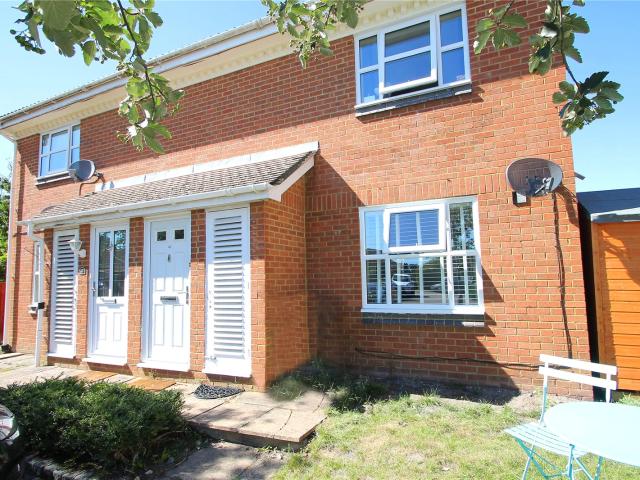 house in Broom Field, Lightwater, Surrey, GU18 5QN