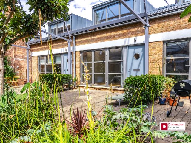 house in Buckingham Road, N1