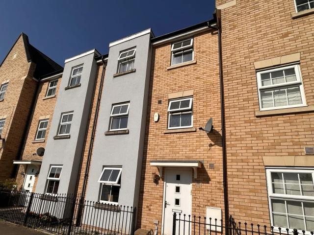 house in Buttercup Avenue PE19