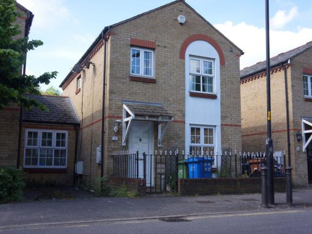 house in Chaucer Dr, London, SE1