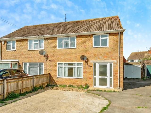 house in Coombe Close Crawley
