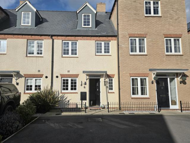 house in Croxton Square, Kingsmere, Bicester