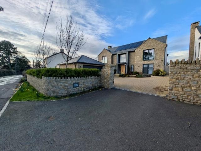 house in Dipford Road LUXURY ROOM TO LET