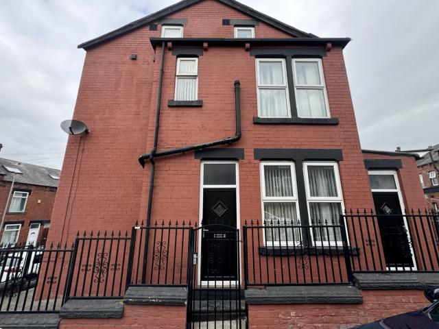 house in Dorset Avenue, LS8 3RA, Leeds