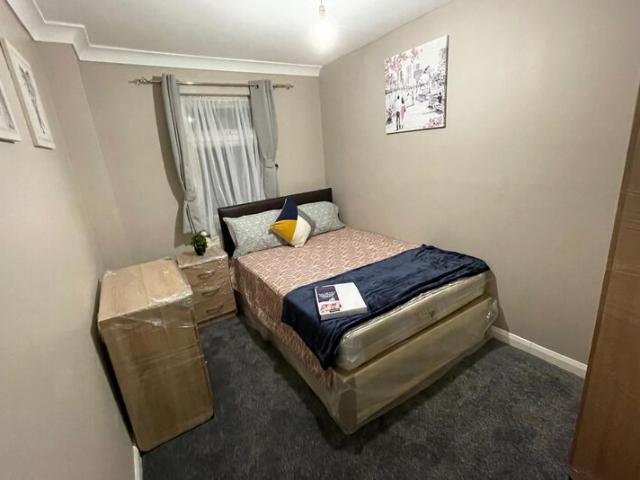 house in Dudley Road, Southall, UB2 5AS