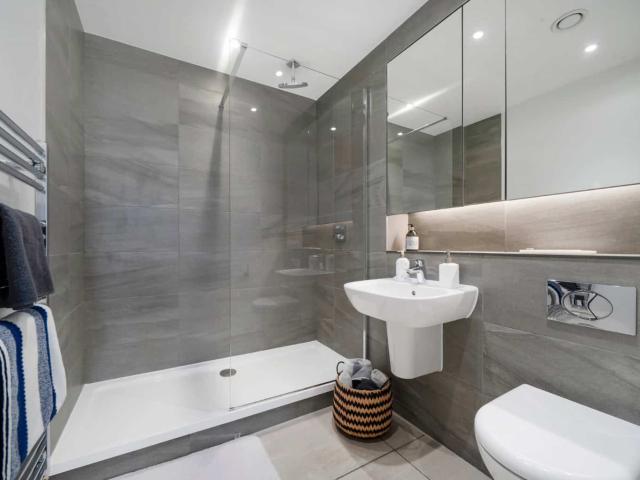 house in Farrier, Manchester, M5 4UY