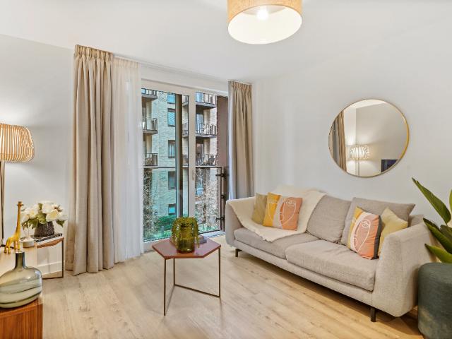house in Farrier, Manchester, M5 4UY