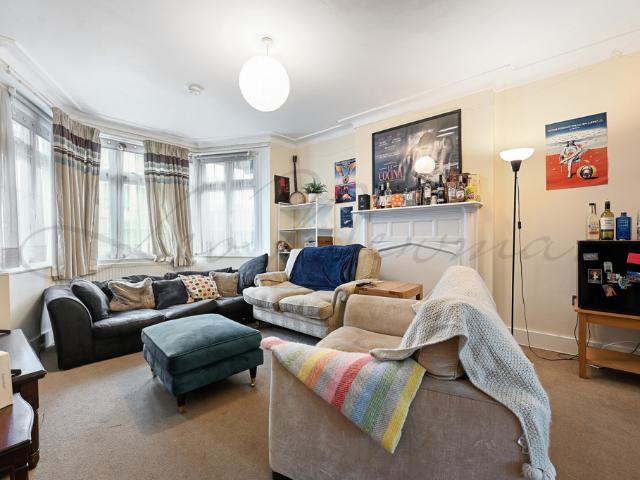 house in Finchley Road, London NW11 8DE
