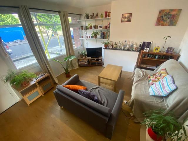 house in Forsyth Gardens, London, SE17