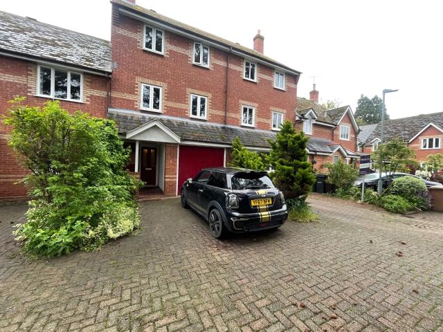 house in Fountain Place WR1