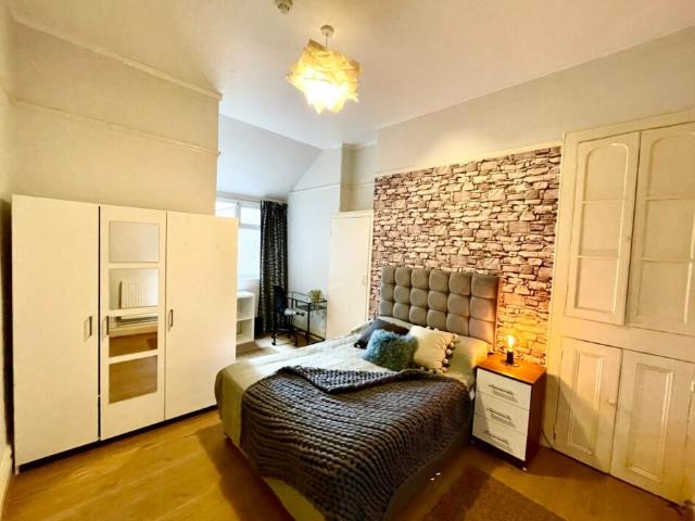 house in Gwydr Cres, Swansea, SA2