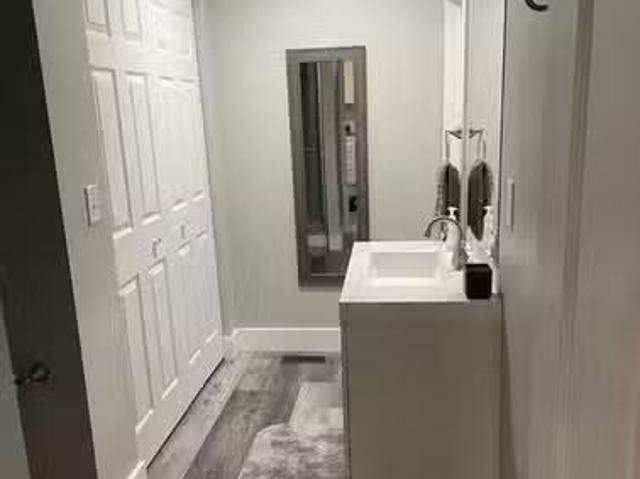 House in Hamilton, 3 bedroom with 1.5 baths, $1600/month, grea.