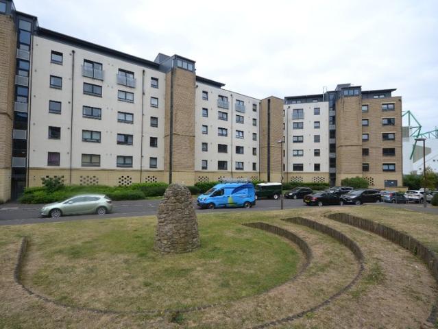 house in Hawkhill Close, Lochend, Edinburgh, EH7 6FH