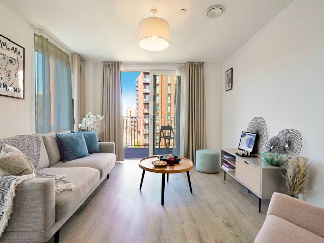 house in Hearth, Manchester, M5 4RN