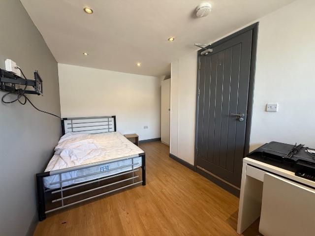 house in *HOUSE SHARE* Honeywood Drive, Nottingham