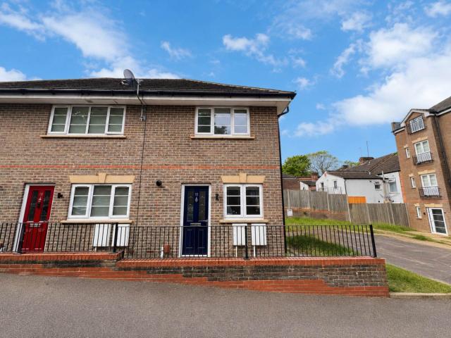 house in Kingswood Court, Luton