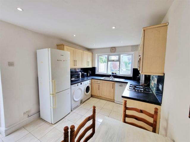 house in Lancing Rd, Croydon