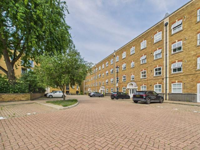 house in Leathermarket Court, London, SE1